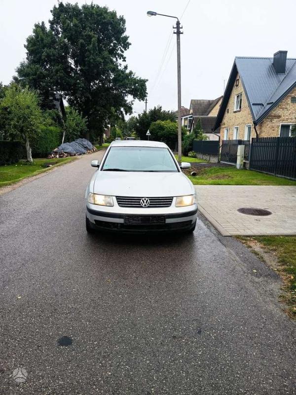 Pelēks Volkswagen Passat 1998 Panevēža, ar dzinēja tilpumu 2.77 L un nobraukumu 445 tūkst. km par 1600 €, foto 3 vietnē AUTOMOTO.COM.LV