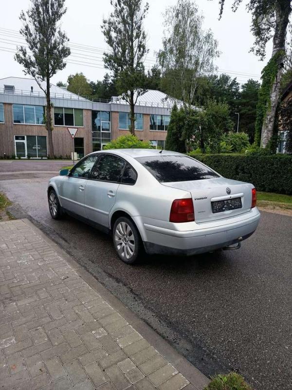 Pelēks Volkswagen Passat 1998 Panevēža, ar dzinēja tilpumu 2.77 L un nobraukumu 445 tūkst. km par 1600 €, foto 7 vietnē AUTOMOTO.COM.LV