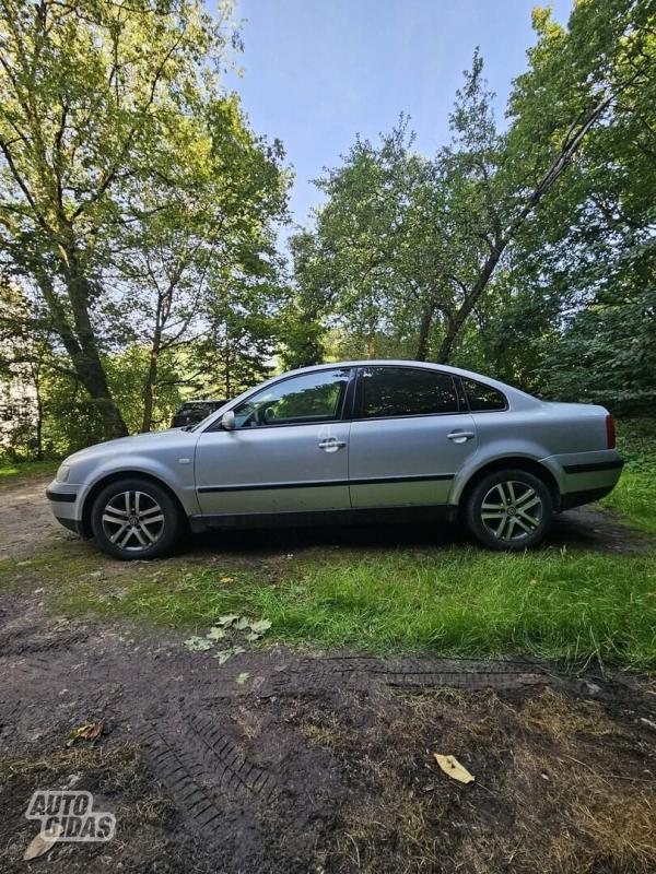 Grey Volkswagen Passat 1998 in Kaunas, with an engine capacity of 1.90 L and mileage of 301 thousand km for 1200 €, photo 3 on AUTOMOTO.COM.LV
