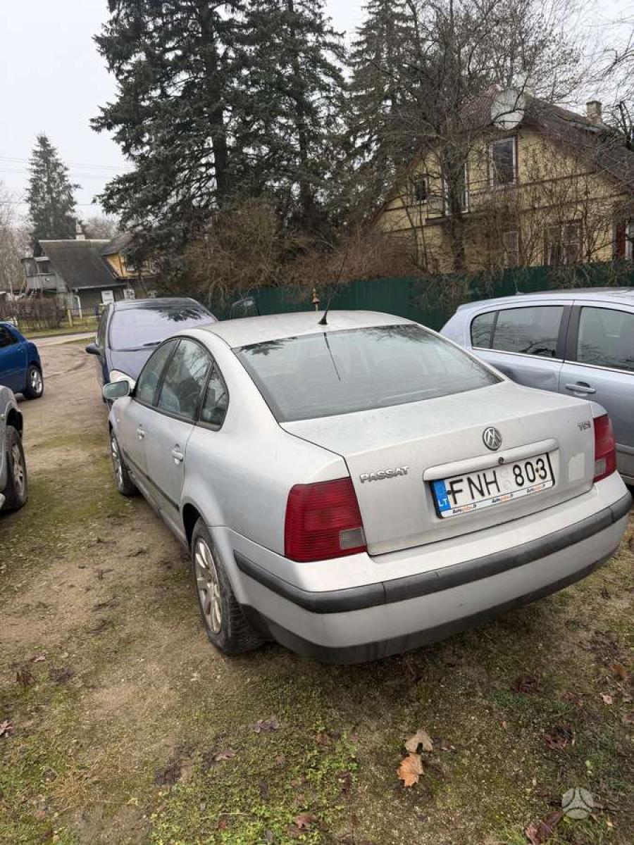 Pelēks Volkswagen Passat 1999 Kauņa, ar dzinēja tilpumu 1.90 L un nobraukumu 285 tūkst. km par 450 €, foto 3 vietnē AUTOMOTO.COM.LV