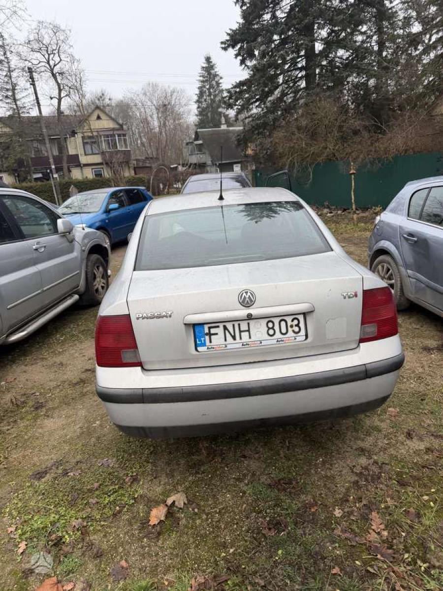 Pelēks Volkswagen Passat 1999 Kauņa, ar dzinēja tilpumu 1.90 L un nobraukumu 285 tūkst. km par 450 €, foto 5 vietnē AUTOMOTO.COM.LV