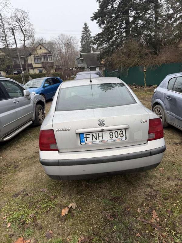 Pelēks Volkswagen Passat 1999 Kauņa, ar dzinēja tilpumu 1.90 L un nobraukumu 345 tūkst. km par 360 €, foto 3 vietnē AUTOMOTO.COM.LV