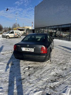 Grey Volkswagen Passat 1999 in Kaunas, with an engine capacity of 1.90 L and mileage of 378 thousand km for 750 €, photo 3 on AUTOMOTO.COM.LV