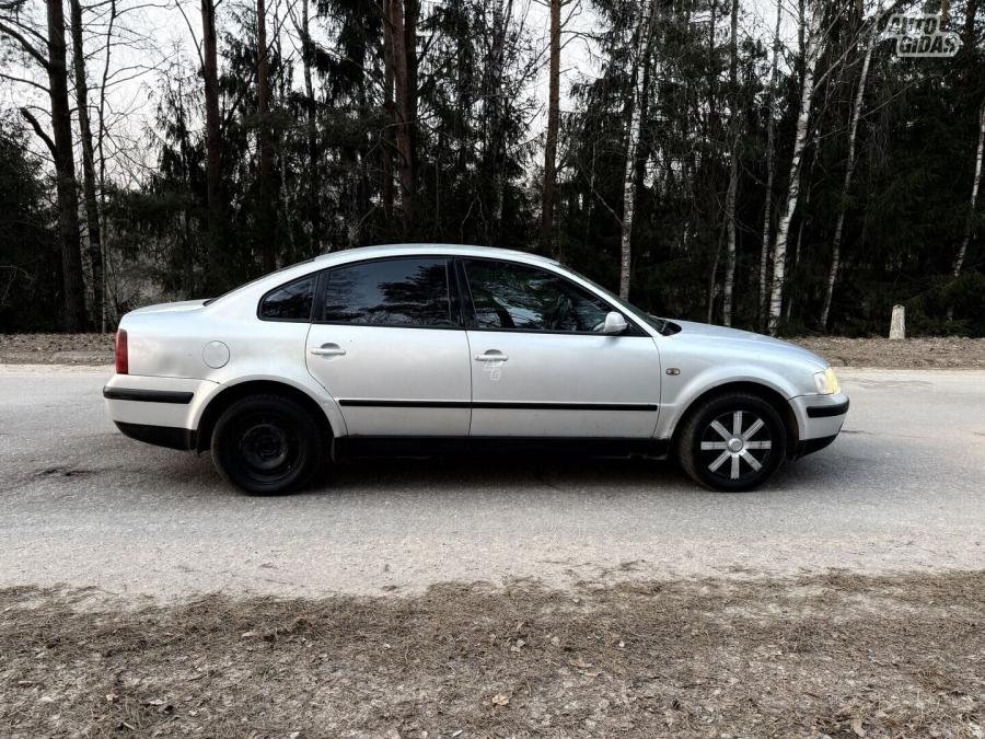 Pelēks Volkswagen Passat 1999 Vievis, ar dzinēja tilpumu 1.90 L un nobraukumu 490 tūkst. km par 850 €, foto 7 vietnē AUTOMOTO.COM.LV
