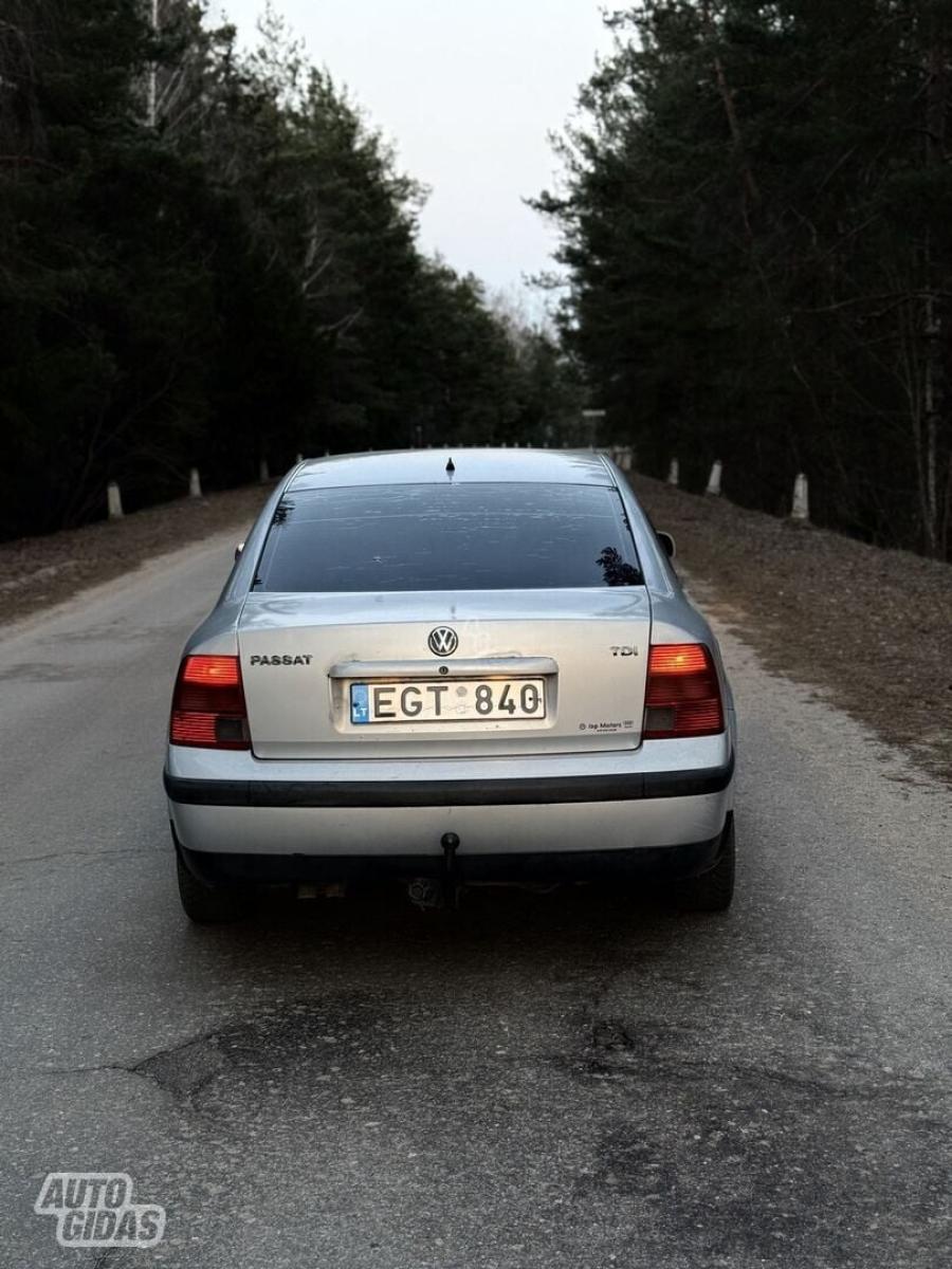 Pelēks Volkswagen Passat 1999 Vievis, ar dzinēja tilpumu 1.90 L un nobraukumu 490 tūkst. km par 850 €, foto 13 vietnē AUTOMOTO.COM.LV