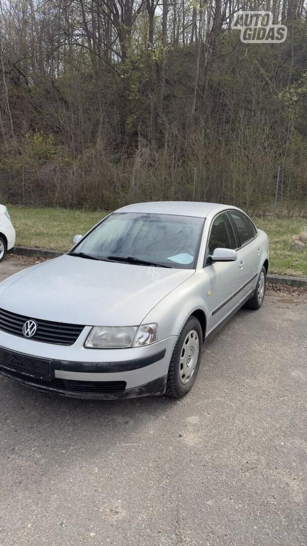 Pelēks Volkswagen Passat 1999 Kauņa, ar dzinēja tilpumu 1.90 L un nobraukumu 406 tūkst. km par 450 €, foto 1 vietnē AUTOMOTO.COM.LV