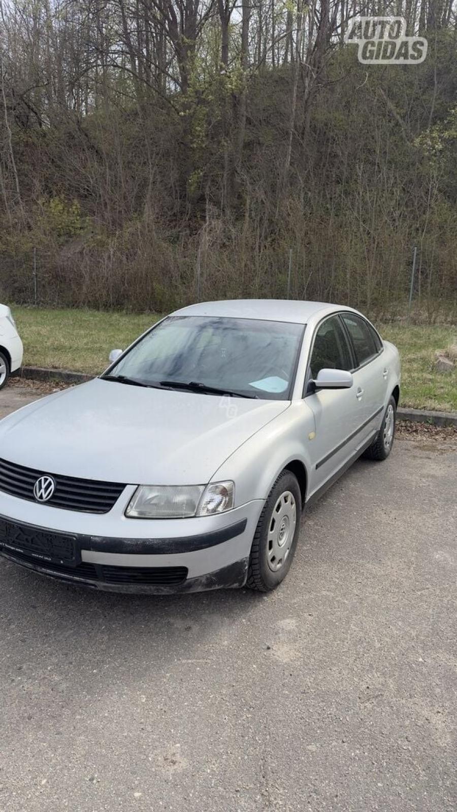 Pelēks Volkswagen Passat 1999 Kauņa, ar dzinēja tilpumu 1.90 L un nobraukumu 406 tūkst. km par 450 €, foto 1 vietnē AUTOMOTO.COM.LV