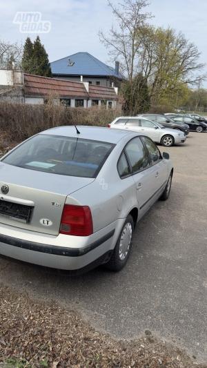 Pelēks Volkswagen Passat 1999 Kauņa, ar dzinēja tilpumu 1.90 L un nobraukumu 406 tūkst. km par 450 €, foto 5 vietnē AUTOMOTO.COM.LV