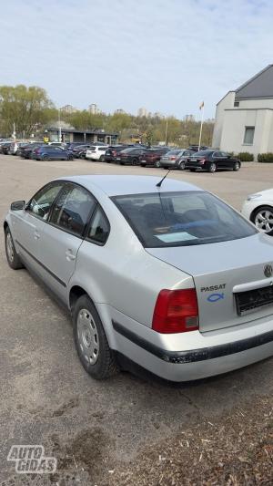 Pelēks Volkswagen Passat 1999 Kauņa, ar dzinēja tilpumu 1.90 L un nobraukumu 406 tūkst. km par 450 €, foto 6 vietnē AUTOMOTO.COM.LV