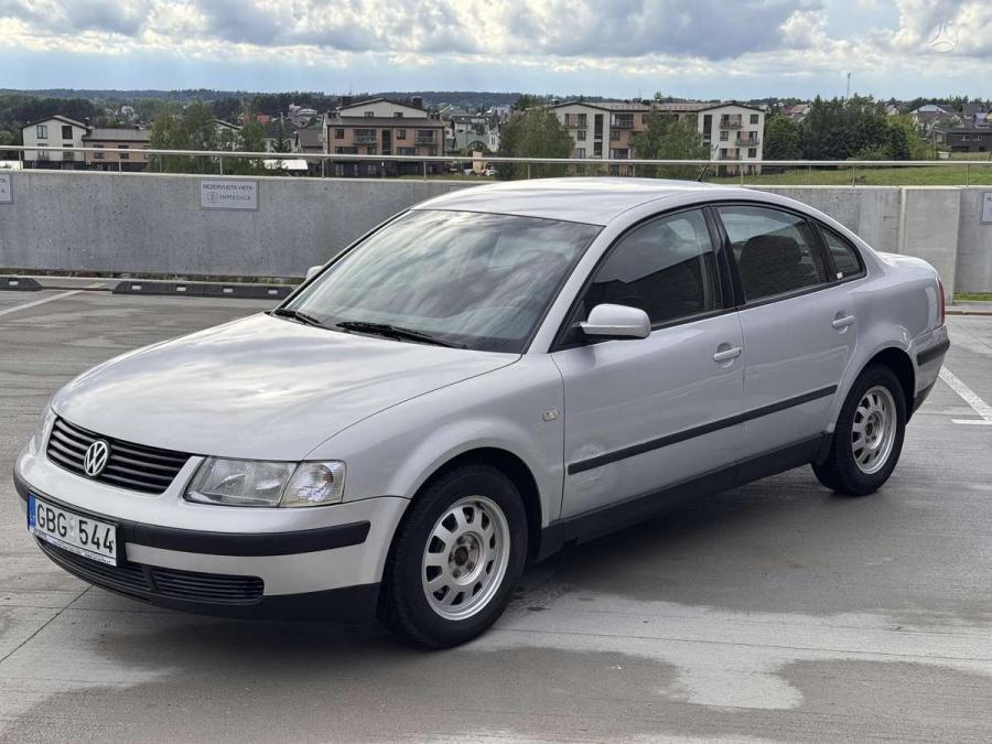 Pelēks Volkswagen Passat 1999 Viļņa, ar dzinēja tilpumu 1.90 L un nobraukumu 300 tūkst. km par 1400 €, foto 3 vietnē AUTOMOTO.COM.LV