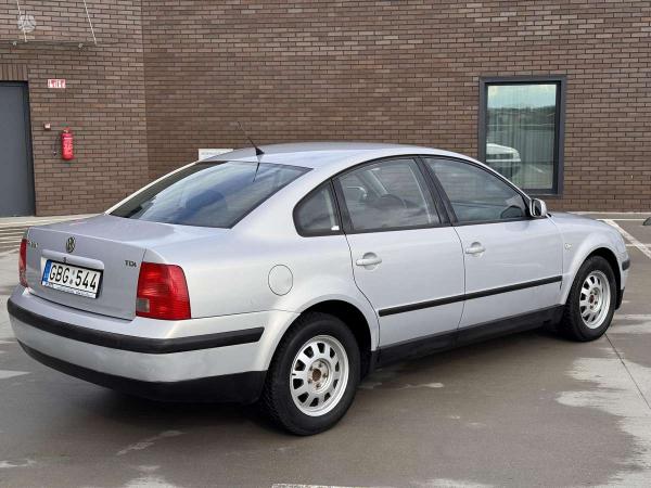 Pelēks Volkswagen Passat 1999 Viļņa, ar dzinēja tilpumu 1.90 L un nobraukumu 300 tūkst. km par 1400 €, foto 4 vietnē AUTOMOTO.COM.LV