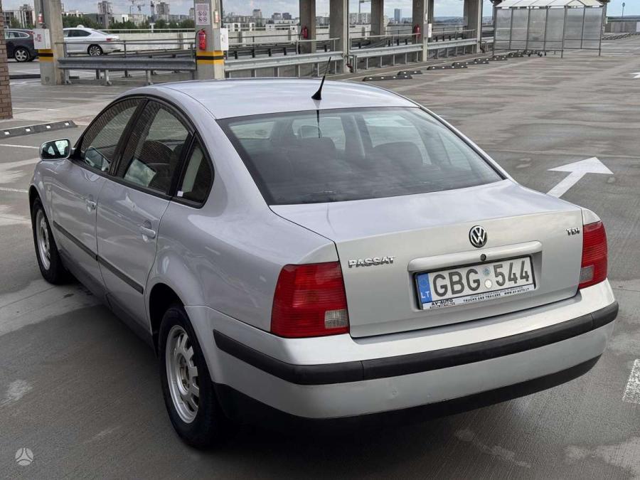 Pelēks Volkswagen Passat 1999 Viļņa, ar dzinēja tilpumu 1.90 L un nobraukumu 300 tūkst. km par 1400 €, foto 7 vietnē AUTOMOTO.COM.LV