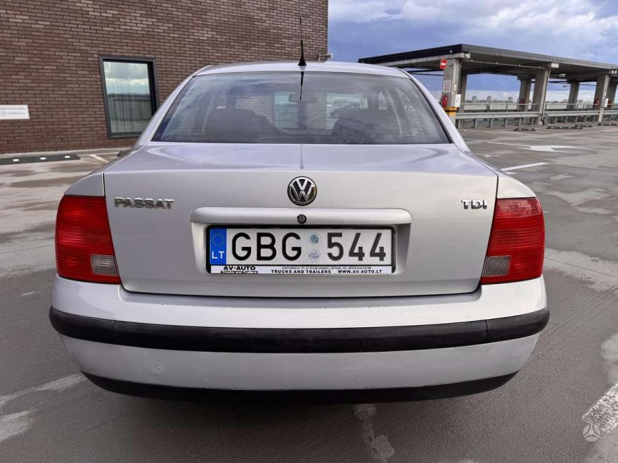 Pelēks Volkswagen Passat 1999 Viļņa, ar dzinēja tilpumu 1.90 L un nobraukumu 300 tūkst. km par 1400 €, foto 8 vietnē AUTOMOTO.COM.LV