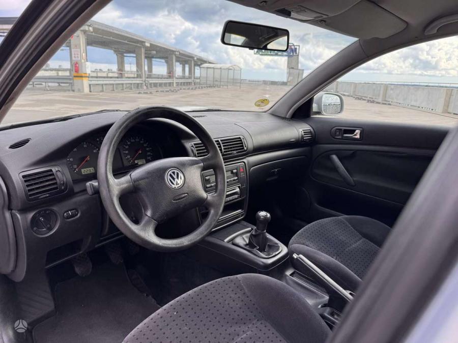Pelēks Volkswagen Passat 1999 Viļņa, ar dzinēja tilpumu 1.90 L un nobraukumu 300 tūkst. km par 1400 €, foto 13 vietnē AUTOMOTO.COM.LV