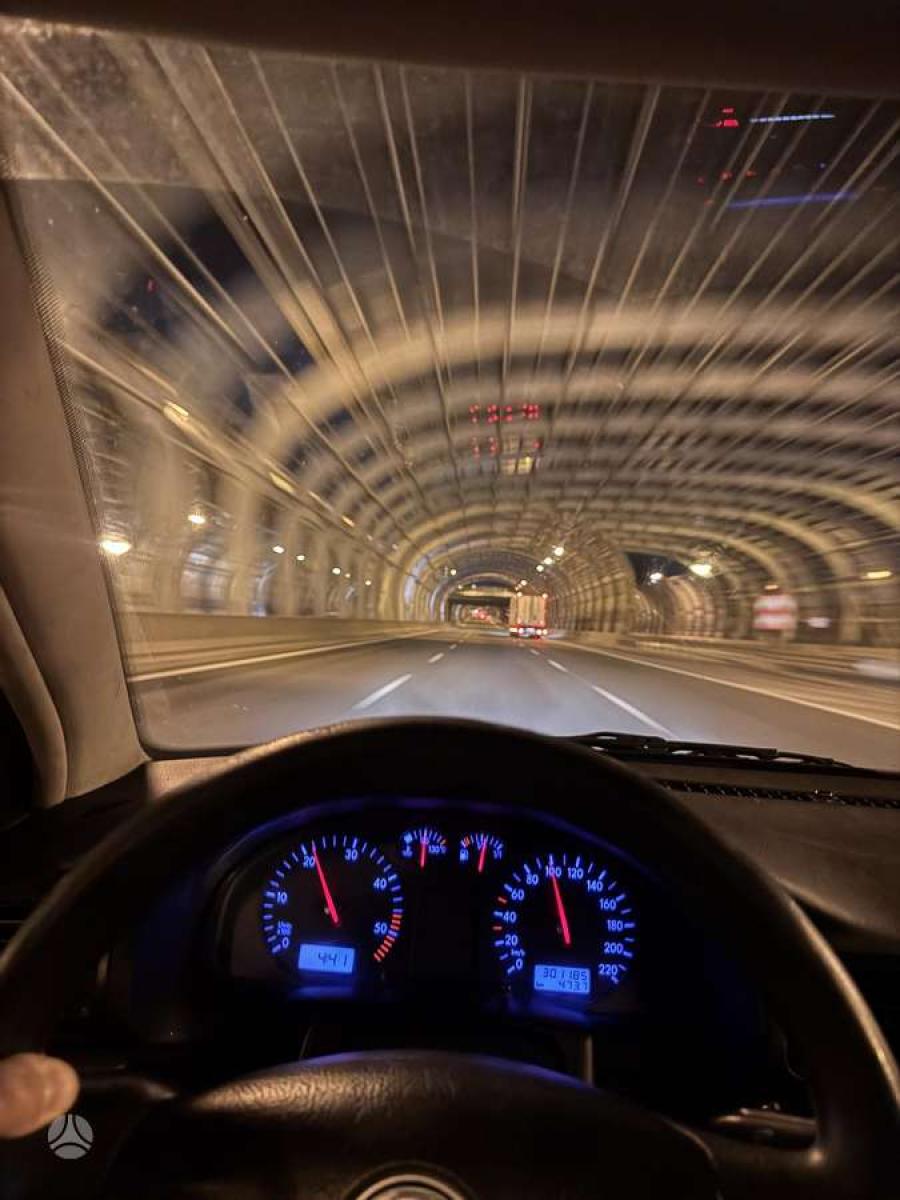 Pelēks Volkswagen Passat 1999 Viļņa, ar dzinēja tilpumu 1.90 L un nobraukumu 300 tūkst. km par 1400 €, foto 16 vietnē AUTOMOTO.COM.LV