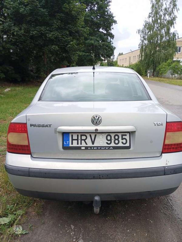 Grey Volkswagen Passat 1999 in Vilnius, with an engine capacity of 1.90 L and mileage of 359 thousand km for 600 €, photo 3 on AUTOMOTO.COM.LV