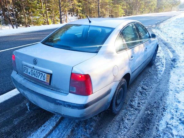 Grey Volkswagen Passat 2000 in Utena, with an engine capacity of 1.90 L and mileage of 255 thousand km for 1650 €, photo 5 on AUTOMOTO.COM.LV
