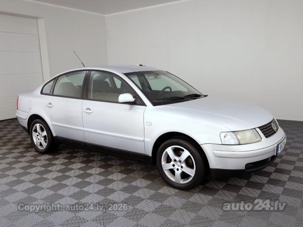Grey Volkswagen Passat 2000 in Tallinn, with an engine capacity of 2.50 L and mileage of 216 thousand km for 799 €, photo 1 on AUTOMOTO.COM.LV