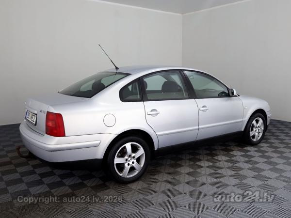 Grey Volkswagen Passat 2000 in Tallinn, with an engine capacity of 2.50 L and mileage of 216 thousand km for 799 €, photo 3 on AUTOMOTO.COM.LV