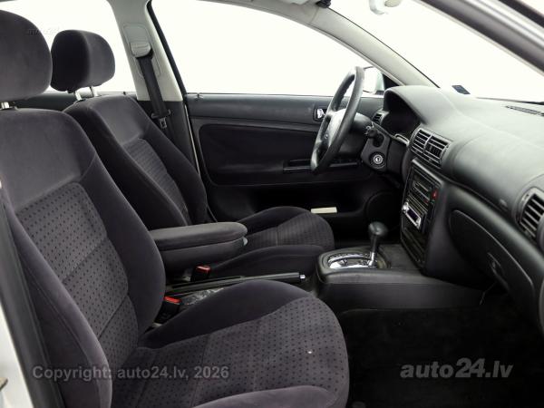 Grey Volkswagen Passat 2000 in Tallinn, with an engine capacity of 2.50 L and mileage of 216 thousand km for 799 €, photo 6 on AUTOMOTO.COM.LV