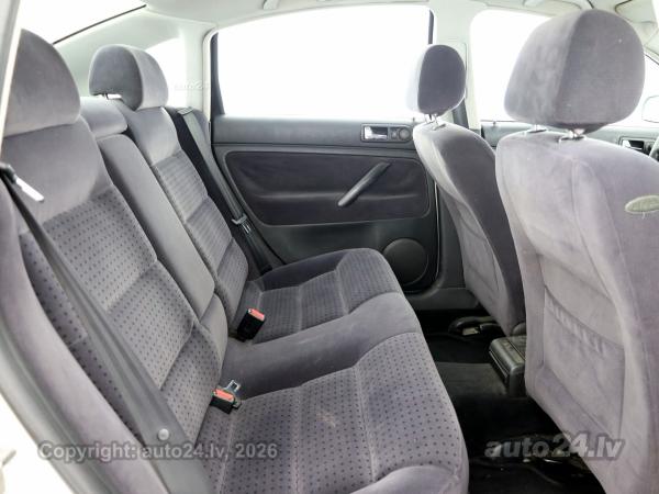Grey Volkswagen Passat 2000 in Tallinn, with an engine capacity of 2.50 L and mileage of 216 thousand km for 799 €, photo 7 on AUTOMOTO.COM.LV