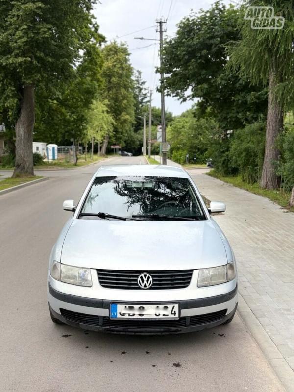 Pelēks Volkswagen Passat 2000 Viļņa, ar dzinēja tilpumu 1.90 L un nobraukumu 297 tūkst. km par 1350 €, foto 1 vietnē AUTOMOTO.COM.LV