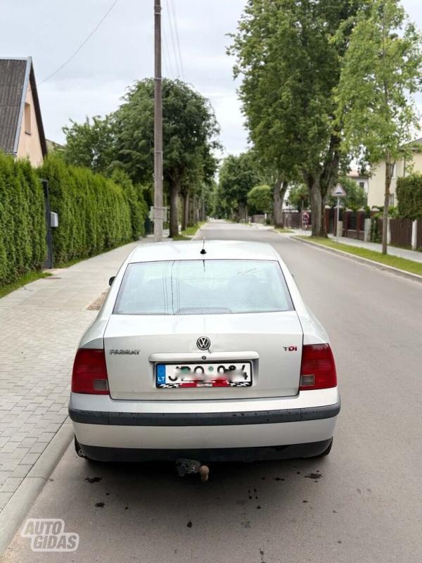 Pelēks Volkswagen Passat 2000 Viļņa, ar dzinēja tilpumu 1.90 L un nobraukumu 297 tūkst. km par 1350 €, foto 5 vietnē AUTOMOTO.COM.LV