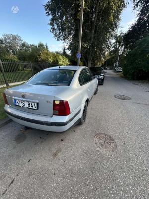 Grey Volkswagen Passat 2000 in Vilnius, with an engine capacity of 0.00 L and mileage of 320 thousand km for 890 €, photo 3 on AUTOMOTO.COM.LV