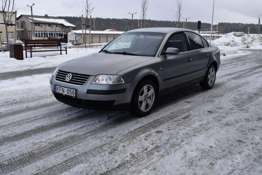 Grey Volkswagen Passat 2001 in Vilnius, with an engine capacity of 1.90 L and mileage of 281 thousand km for 1250 €, photo 1 on AUTOMOTO.COM.LV
