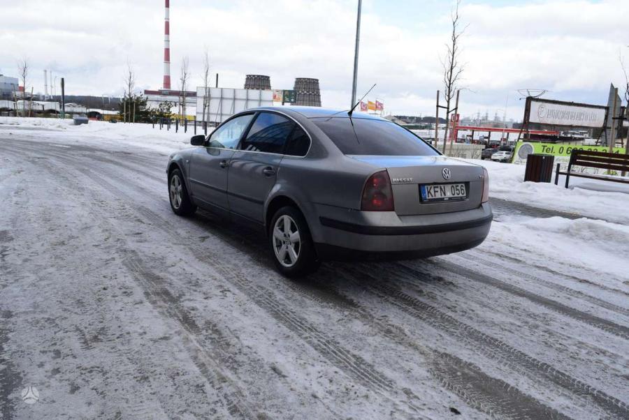 Grey Volkswagen Passat 2001 in Vilnius, with an engine capacity of 1.90 L and mileage of 281 thousand km for 1250 €, photo 7 on AUTOMOTO.COM.LV