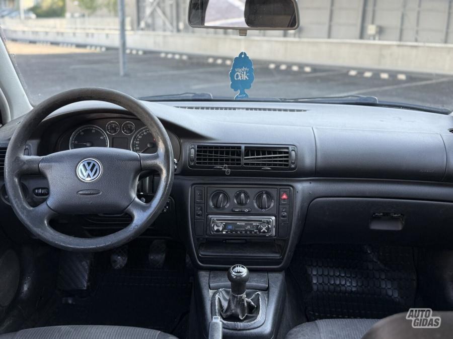 Grey Volkswagen Passat 2001 in Vilnius, with an engine capacity of 1.90 L and mileage of 350 thousand km for 1200 €, photo 8 on AUTOMOTO.COM.LV