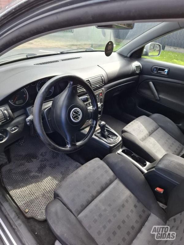 Pelēks Volkswagen Passat 2001 Viļņa, ar dzinēja tilpumu 1.90 L un nobraukumu 400 tūkst. km par 900 €, foto 5 vietnē AUTOMOTO.COM.LV