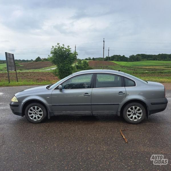 Grey Volkswagen Passat 2001 in Alytus, with an engine capacity of 1.90 L and mileage of 384 thousand km for 1150 €, photo 8 on AUTOMOTO.COM.LV