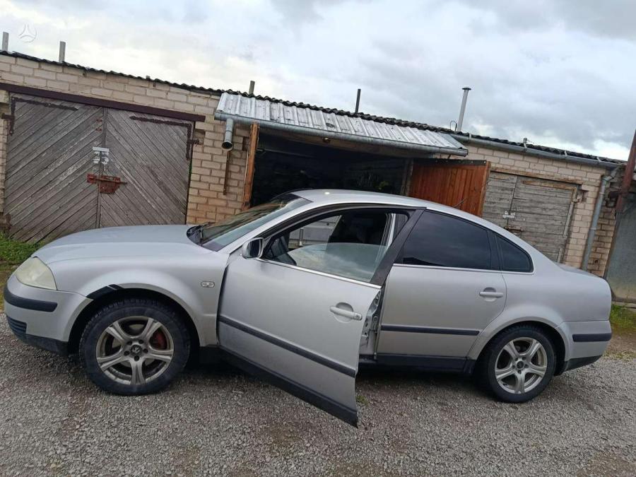 Pelēks Volkswagen Passat 2001 Joniškis, ar dzinēja tilpumu 1.90 L un nobraukumu 312 tūkst. km par 1000 €, foto 1 vietnē AUTOMOTO.COM.LV