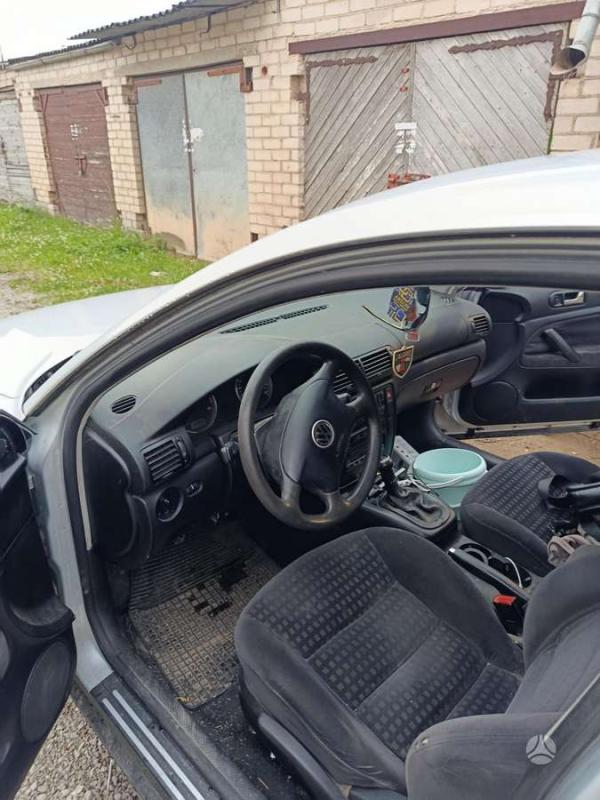 Pelēks Volkswagen Passat 2001 Joniškis, ar dzinēja tilpumu 1.90 L un nobraukumu 312 tūkst. km par 1000 €, foto 3 vietnē AUTOMOTO.COM.LV