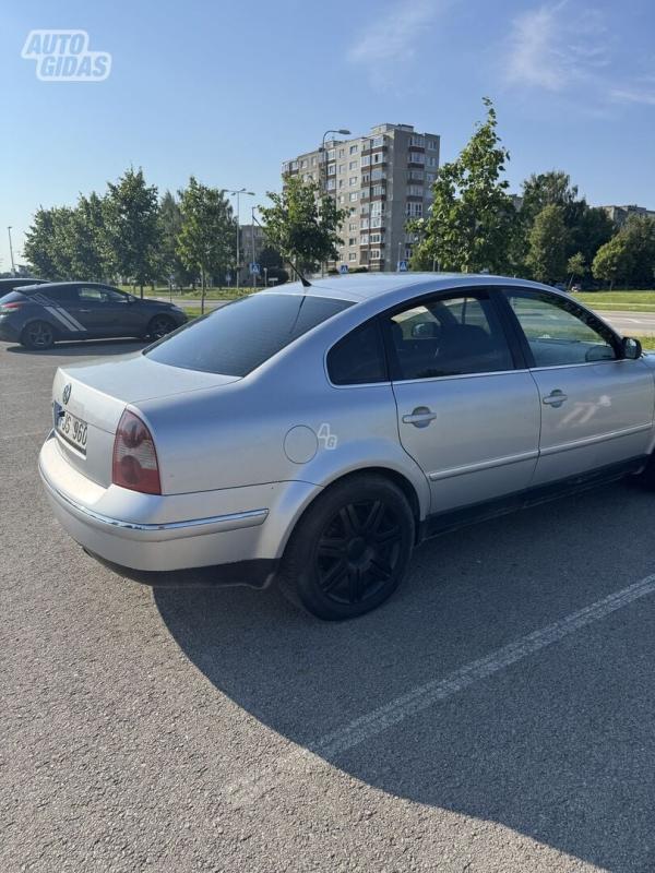Grey Volkswagen Passat 2001 in Mazeikiai, with an engine capacity of 2.00 L and mileage of 387 thousand km for 1100 €, photo 3 on AUTOMOTO.COM.LV