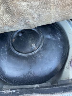 Pelēks Volkswagen Passat 2001 Mažeikiai, ar dzinēja tilpumu 2.00 L un nobraukumu 387 tūkst. km par 1100 €, foto 9 vietnē AUTOMOTO.COM.LV