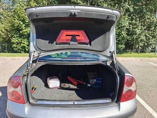Pelēks Volkswagen Passat 2001 Viļņa, ar dzinēja tilpumu 1.90 L un nobraukumu 324 tūkst. km par 1300 €, foto 10 vietnē AUTOMOTO.COM.LV