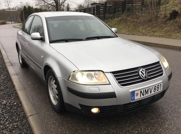 Grey Volkswagen Passat 2002 in Vilnius, with an engine capacity of 1.90 L and mileage of 380 thousand km for 1150 €, photo 9 on AUTOMOTO.COM.LV