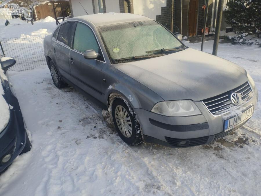 Pelēks Volkswagen Passat 2002 Telšiai, ar dzinēja tilpumu 1.90 L un nobraukumu 411 tūkst. km par 1100 €, foto 1 vietnē AUTOMOTO.COM.LV