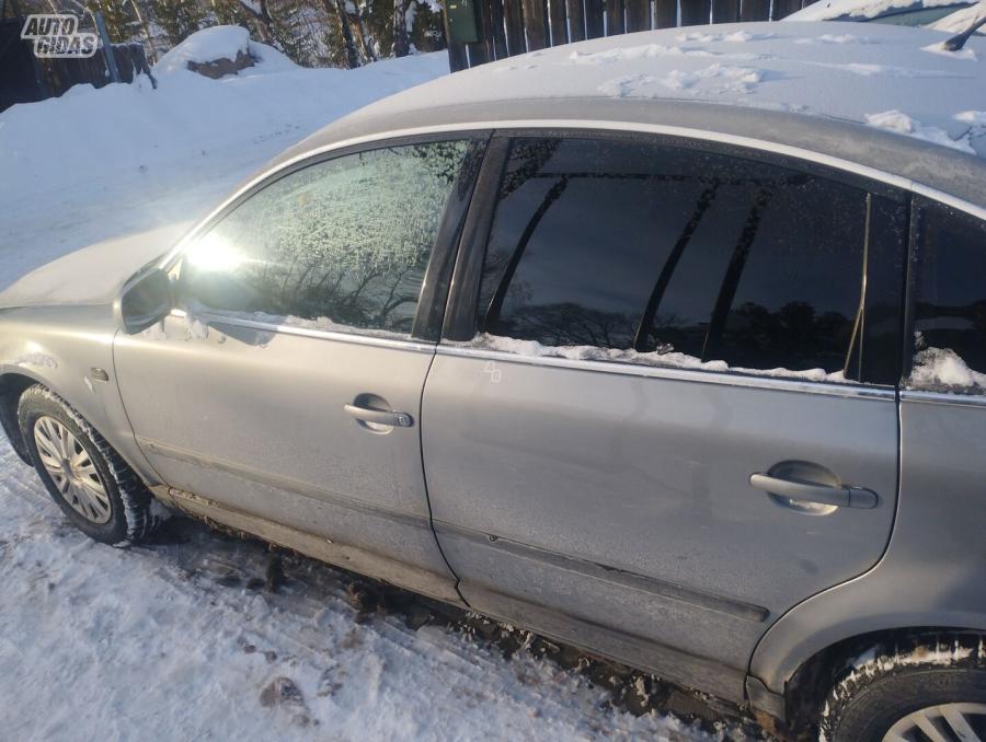Pelēks Volkswagen Passat 2002 Telšiai, ar dzinēja tilpumu 1.90 L un nobraukumu 411 tūkst. km par 1100 €, foto 3 vietnē AUTOMOTO.COM.LV