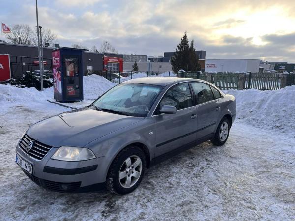 Grey Volkswagen Passat 2002 in Silute, with an engine capacity of 1.90 L and mileage of 390 thousand km for 1250 €, photo 2 on AUTOMOTO.COM.LV