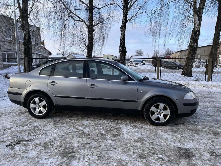 Grey Volkswagen Passat 2002 in Silute, with an engine capacity of 1.90 L and mileage of 390 thousand km for 1250 €, photo 4 on AUTOMOTO.COM.LV