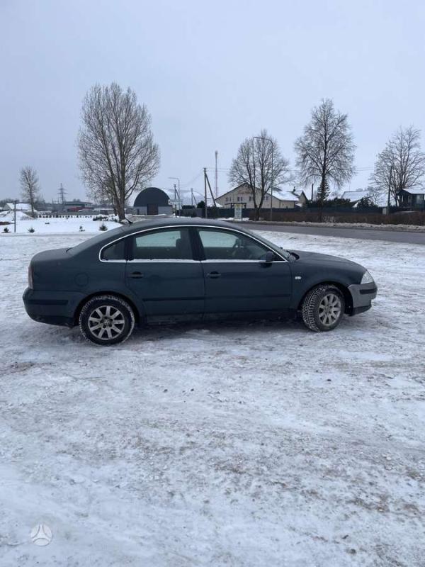 Pelēks Volkswagen Passat 2002 Tauragė, ar dzinēja tilpumu 1.90 L un nobraukumu 350 tūkst. km par 550 €, foto 4 vietnē AUTOMOTO.COM.LV