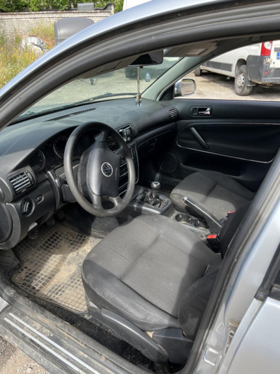 Pelēks Volkswagen Passat 2002 Sillamē, ar dzinēja tilpumu 1.60 L un nobraukumu 305 tūkst. km par 450 €, foto 6 vietnē AUTOMOTO.COM.LV