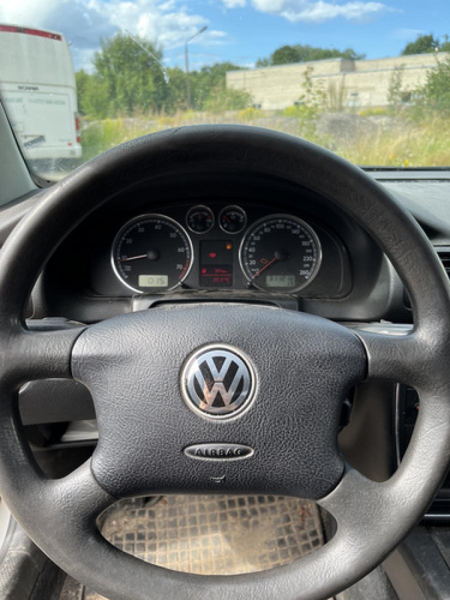 Pelēks Volkswagen Passat 2002 Sillamē, ar dzinēja tilpumu 1.60 L un nobraukumu 305 tūkst. km par 450 €, foto 7 vietnē AUTOMOTO.COM.LV