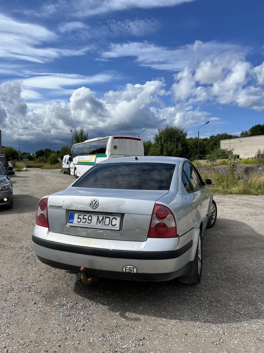 Pelēks Volkswagen Passat 2002 Sillamē, ar dzinēja tilpumu 1.60 L un nobraukumu 305 tūkst. km par 450 €, foto 10 vietnē AUTOMOTO.COM.LV