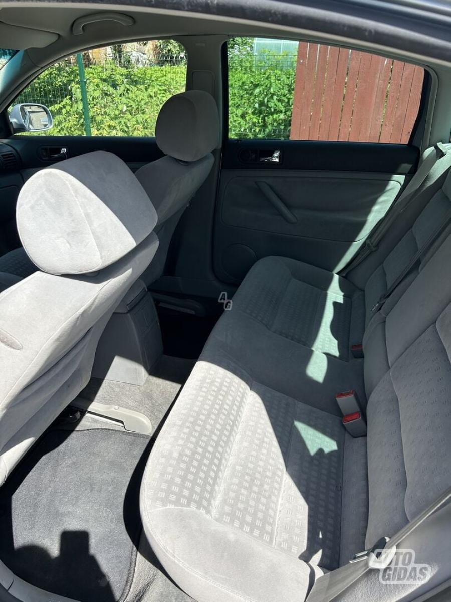 Grey Volkswagen Passat 2003 in Marijampole, with an engine capacity of 1.60 L and mileage of 246 thousand km for 900 €, photo 9 on AUTOMOTO.COM.LV