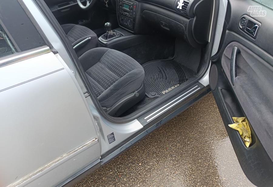Grey Volkswagen Passat 2003 in Telschi, with an engine capacity of 1.80 L and mileage of 311 thousand km for 1950 €, photo 10 on AUTOMOTO.COM.LV