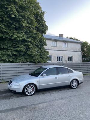 Grey Volkswagen Passat 2003 in Rakvere, with an engine capacity of 2.80 L and mileage of 207 thousand km for 3200 €, photo  on AUTOMOTO.COM.LV
